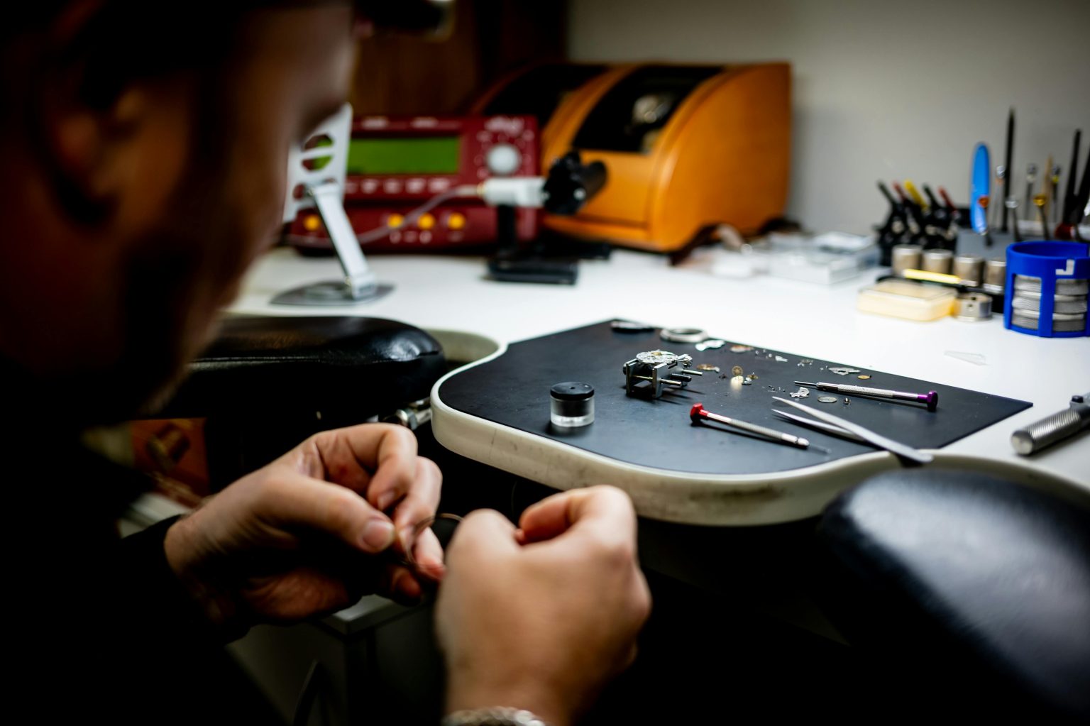 Rolex Manufacturing Process: Inside Swiss Watchmaking Excellence ...